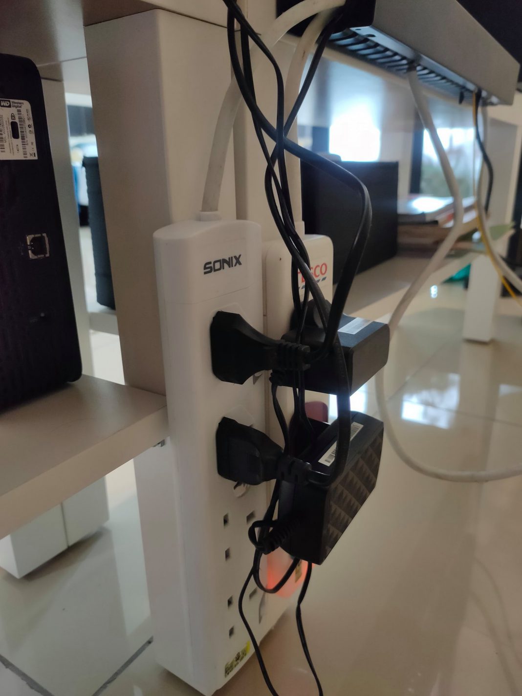 Cara Urus Wayar Berselirat Di Kabinet TV, Guna Alat Ini Supaya Kemas ...