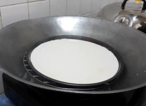 Mudah Rupanya Buat Sendiri Kuetiau. Bancuh 2 Jenis Tepung & Kukus!