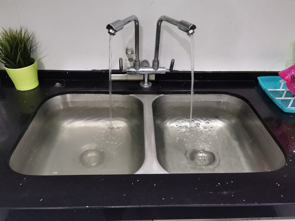 Tip Mudah Elak Singki Tersumbat, Sebulan Sekali Tadah Air Penuh & Lepas ...