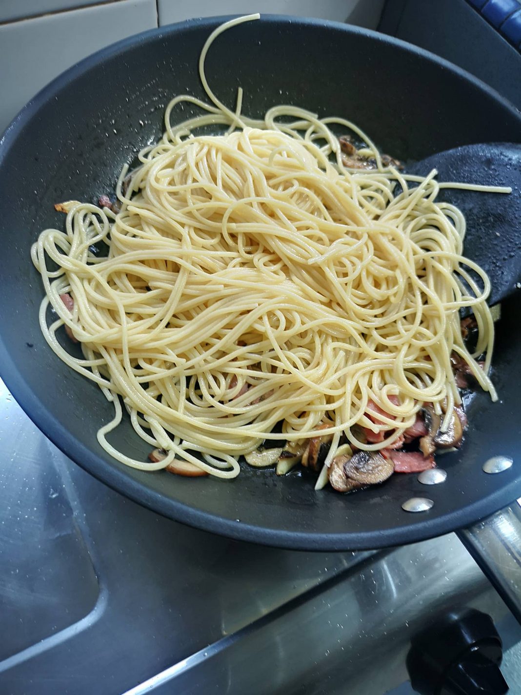 Begini Cara Buat Pasta Carbonara '5 Bintang' Macam Makan Di Kafe Mewah