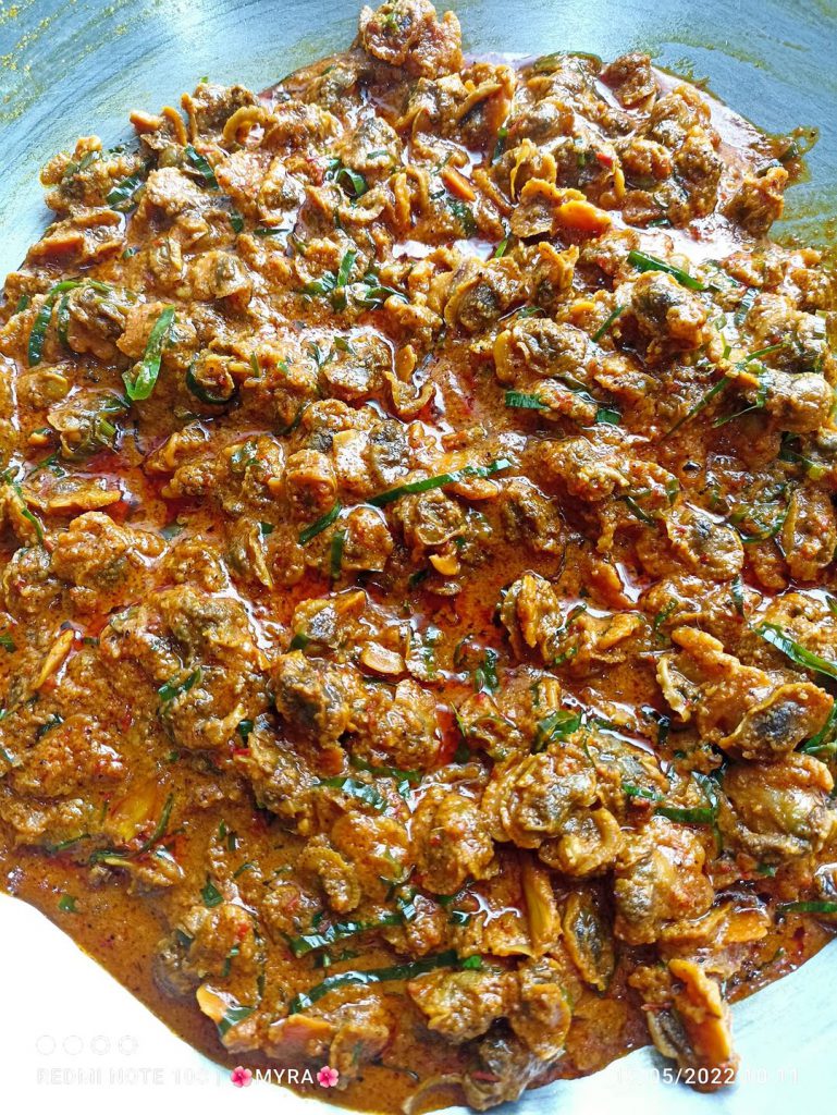 Cara Buat Rendang Kerang Yang Sedap, Tumis Kena Lama Api Perlahan!