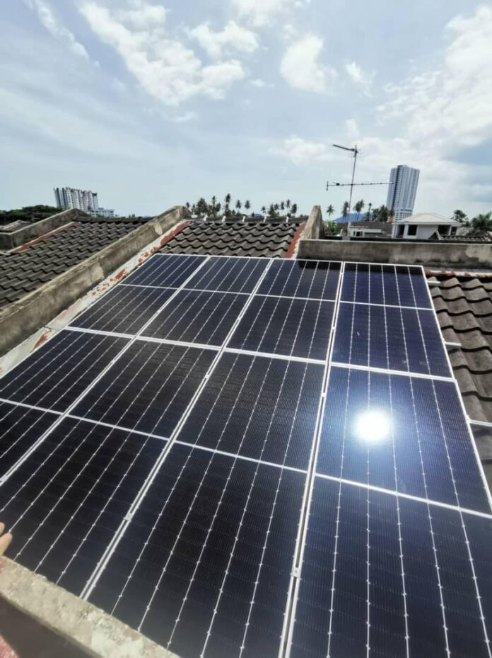 Kalau Bil Elektrik Lebih RM250 Sebulan, Elok Guna Solar Panel. Lelaki ...