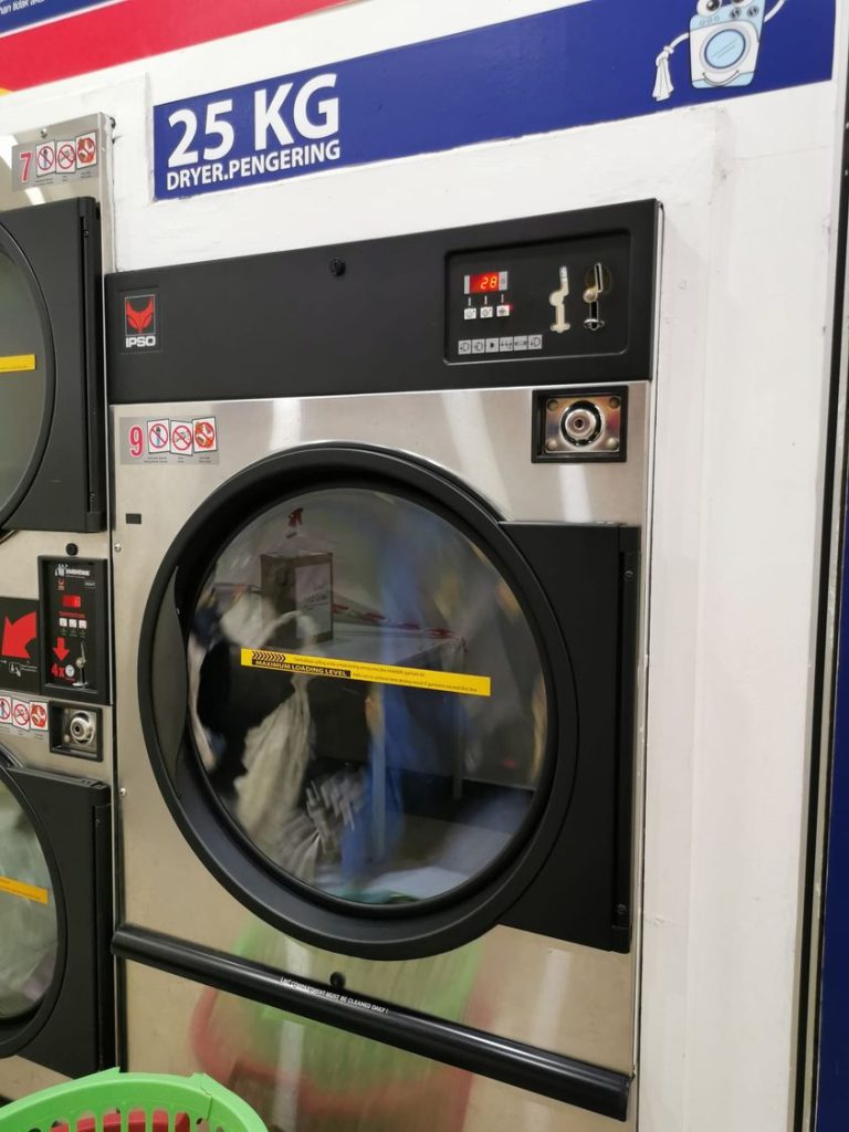 Cara Jimat Masa & Duit Guna Dryer Dobi Layan Diri. Kain Kering ...
