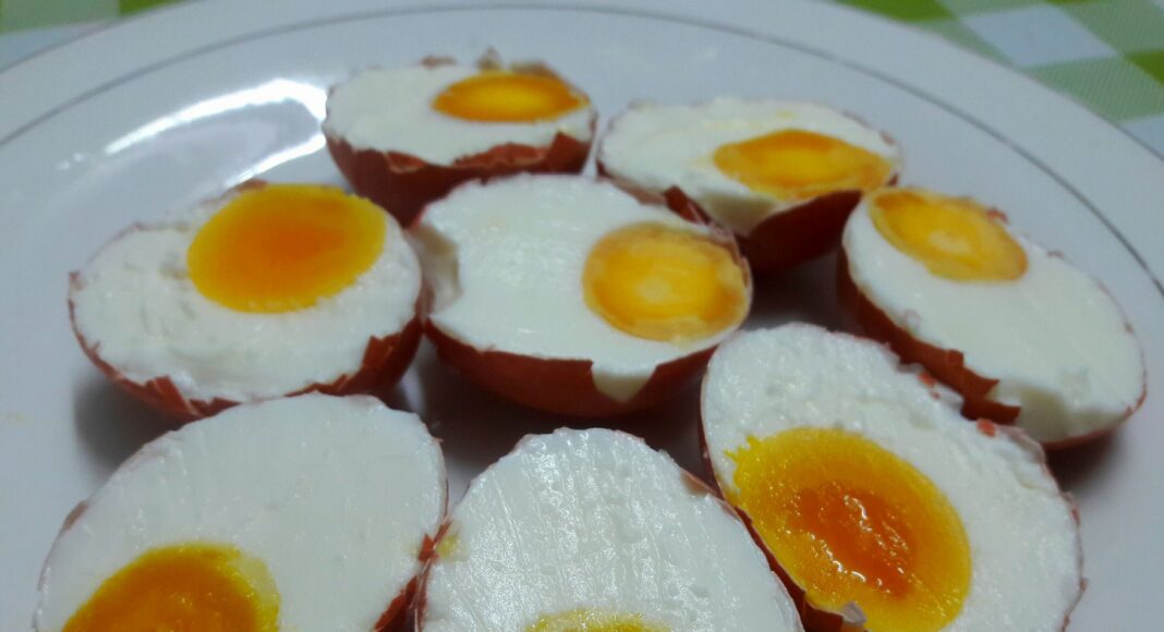 Cara Buat Telur Masin Homemade Guna Telur Ayam, Lebih Jimat
